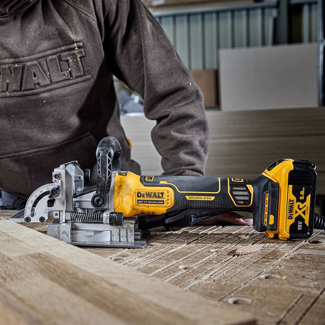 EPT Ireland. Dewalt DCW682NT 18V Biscuit Joiner Bare Unit
