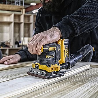 EPT Ireland. Dewalt DCW200N 18v XR 1/4 Sheet Orbital Sander